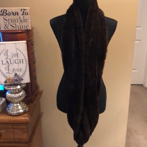 Lavello | Accessories | Lavello Posh Plush Faux Fur Infinity Scarf ...